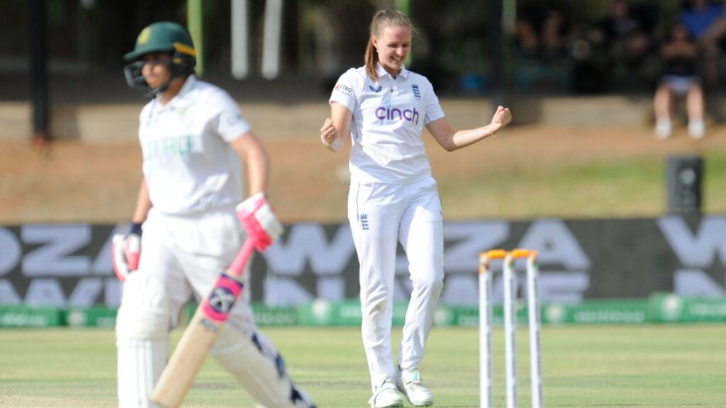 England seize control in new-ball onslaught as South Africa collapse ...