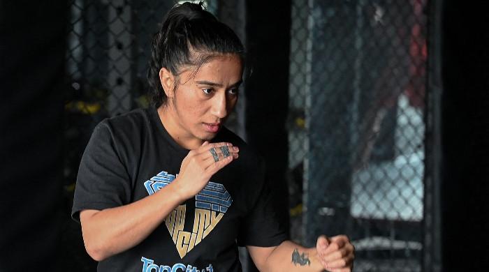 Pakistan’s pioneering woman MMA fighter breaks barriers… and arms ...