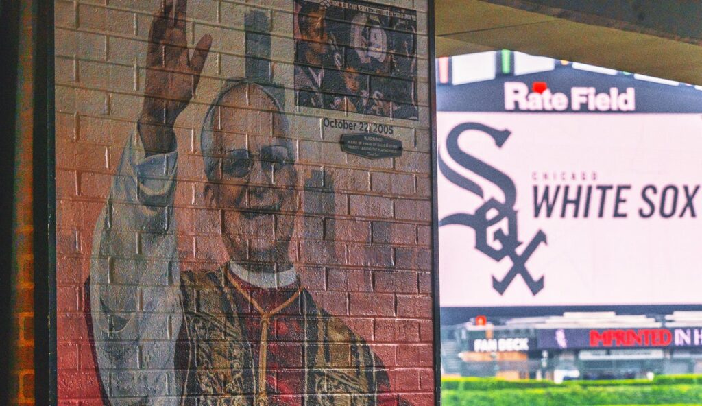 Pope Leo XIV wears Chicago White Sox hat during papal audience | CVHD ...