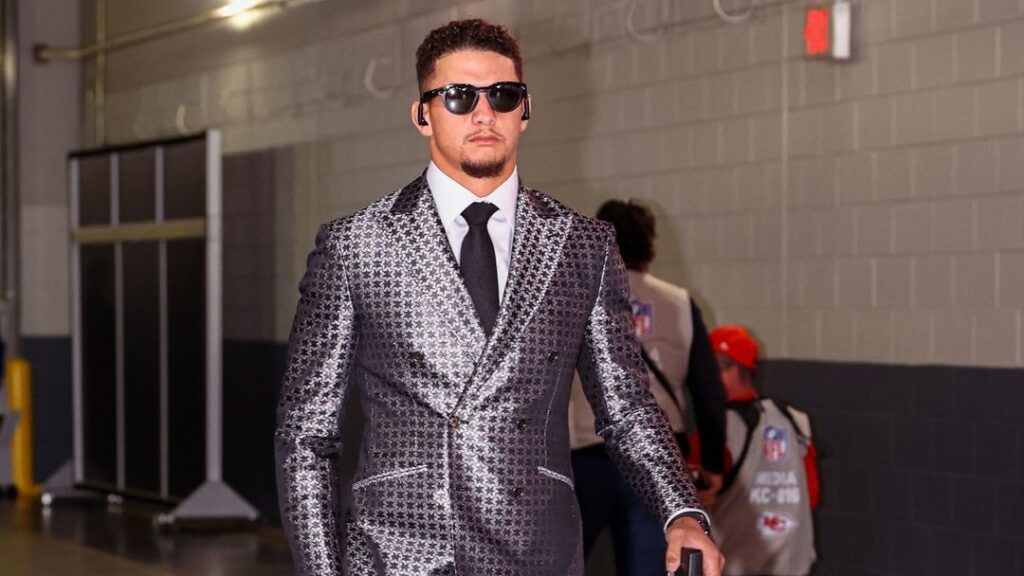 Best of NFL Week 3’s arrivals, featuring Patrick Mahomes’ clean suit ...