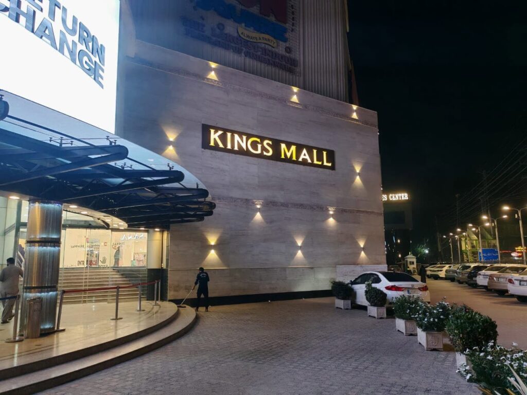 Gujranwala’s Kings Mall denies entry to elderly man for wearing ‘Dhoti ...