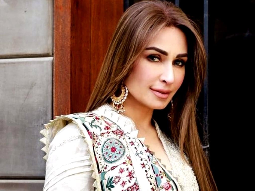 Reema Khan’s snowfall singing video sparks mixed reactions on social ...