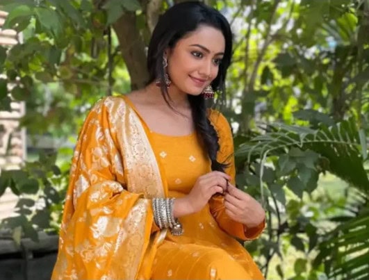 Mehak Malik reveals her stage show fee tops price of an Alto car | CVHD ...